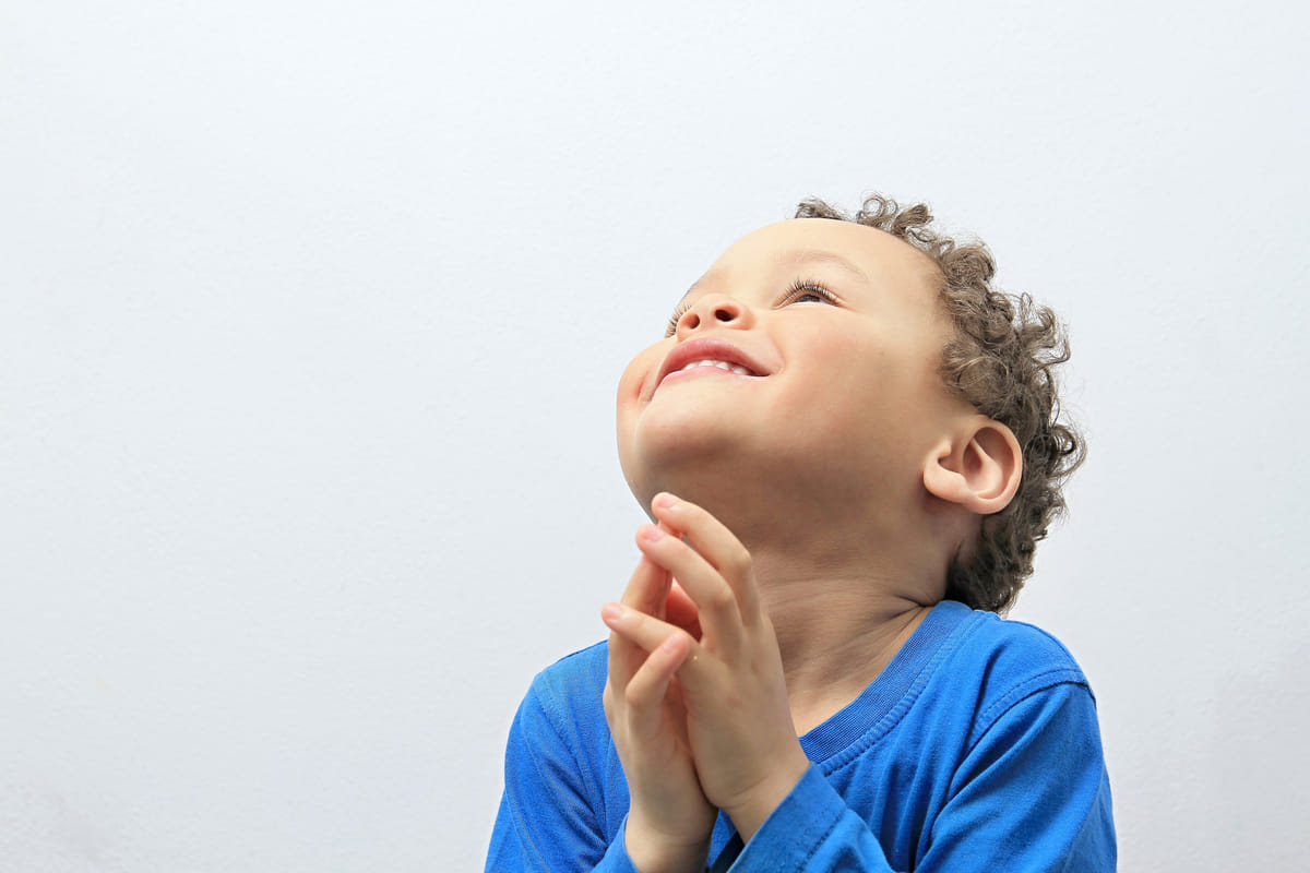 10 gebeden die jij met je kind kunt bidden voor elk moment - EO